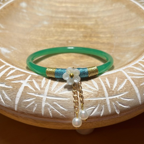 Jewelry | Nwot Synthetic Green Jade Flower Charm Bangle Bracelet | Poshmark